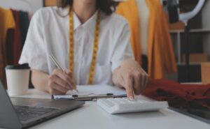 The Complete Beginner's Guide To Sewing: From First Stitch To Finished ...